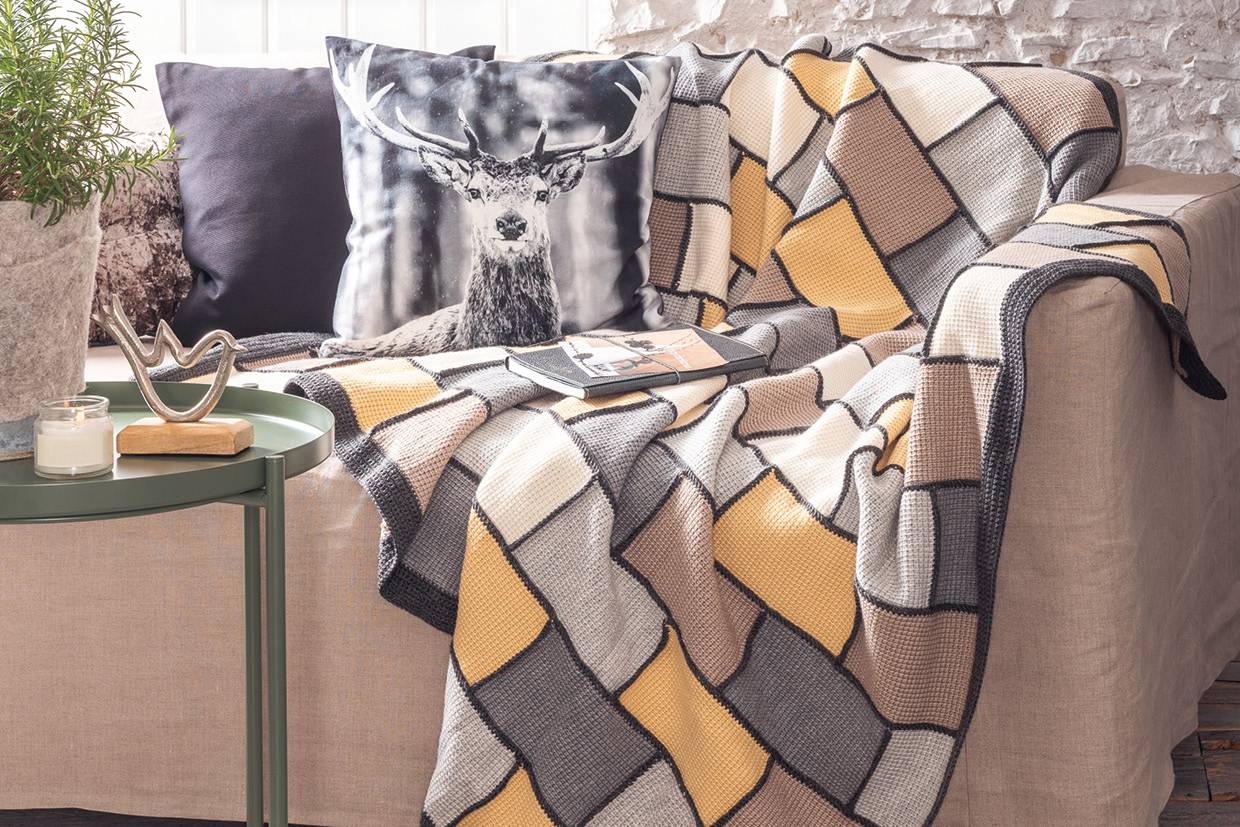 Anleitung: Gehäkelter Pulli mit üppigen Stehkragen und gestrickten Bündchen